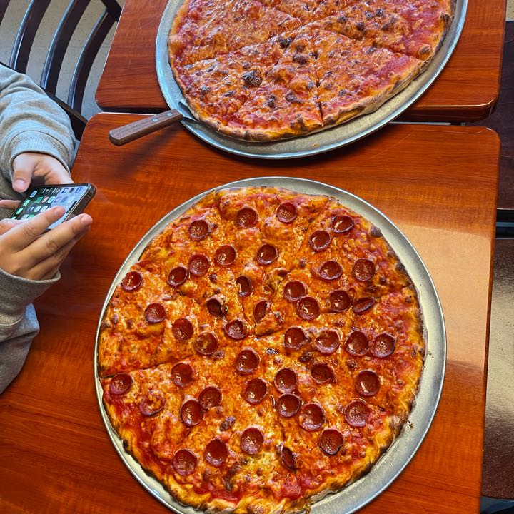 turrettini.pizza's Pizza Review at DeLucia's Brick Oven Pizza | One Bite