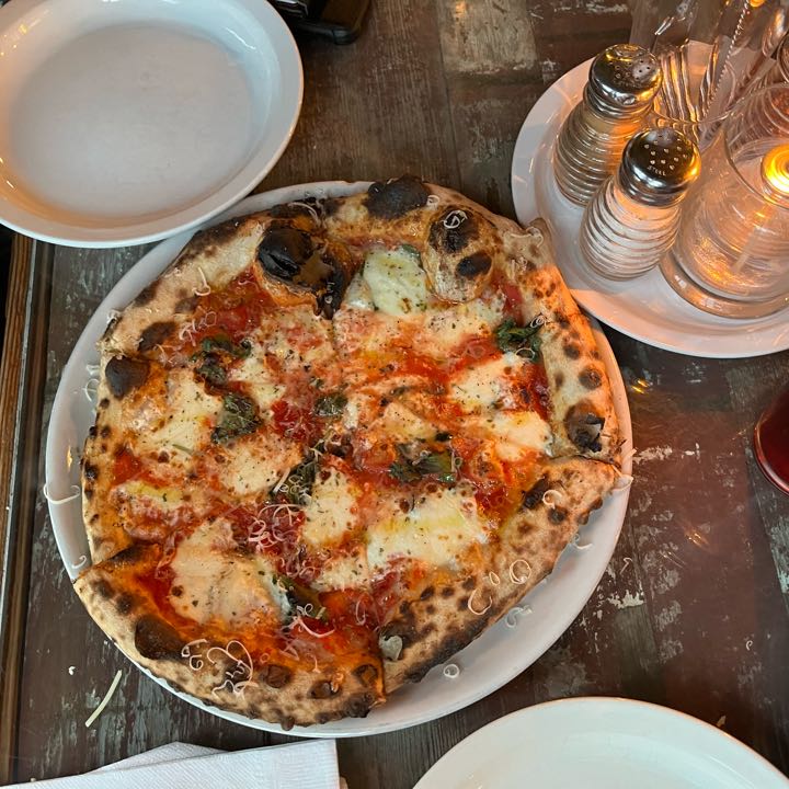 tom.hardman's Pizza Review at Cafe Reyes | One Bite