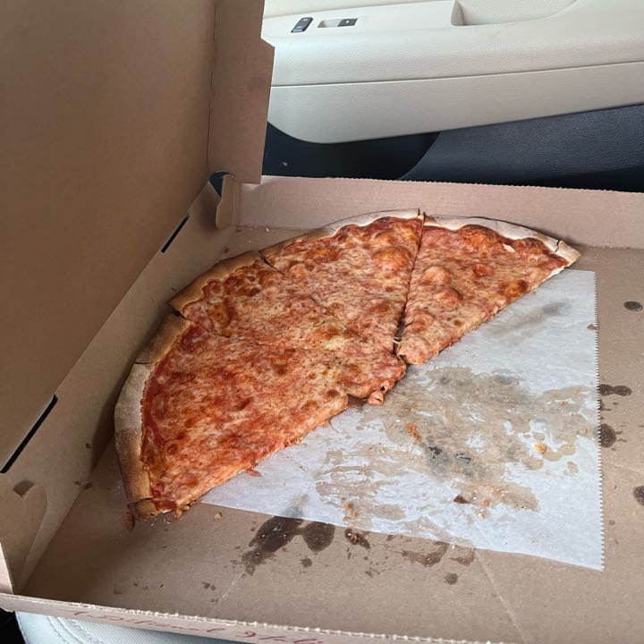 liam.christensen's Pizza Review at Nancy's Towne House | One Bite