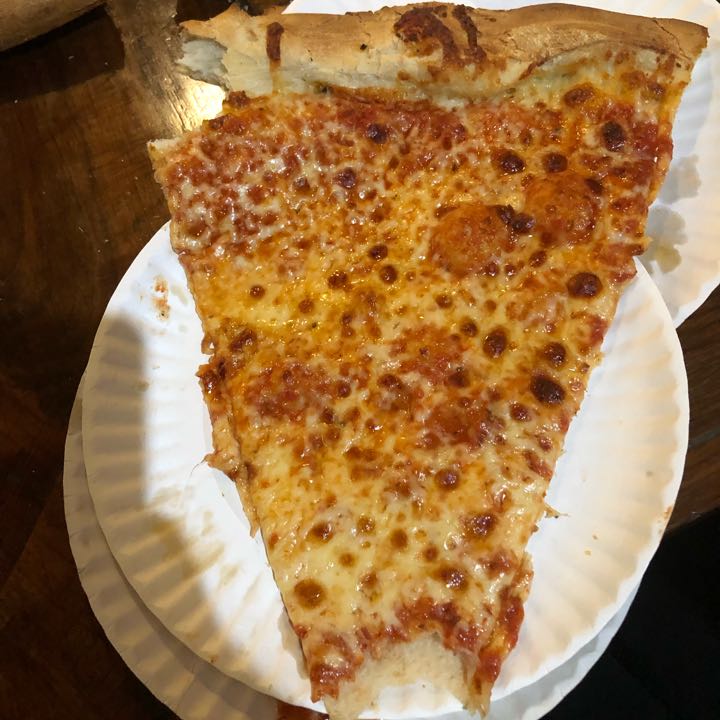 mongo.davis's Pizza Review at Benny Fierro's | One Bite